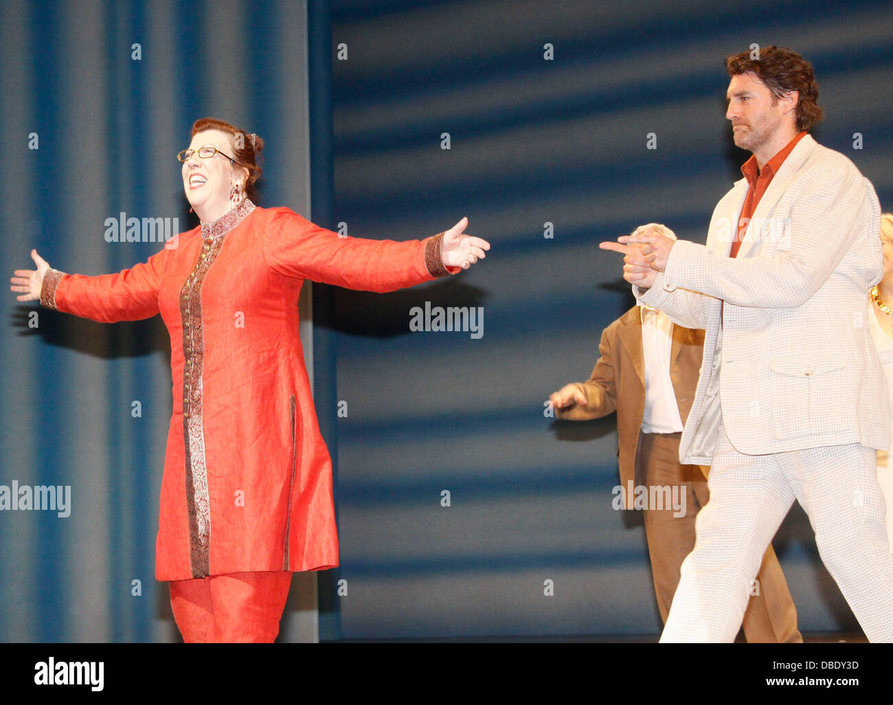 Jennifer Perry and Patrick Boll The 4000th performance of the Broadway ...