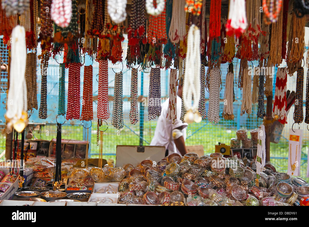 Trinkets on sale at a Indian stall Stock Photo - Alamy