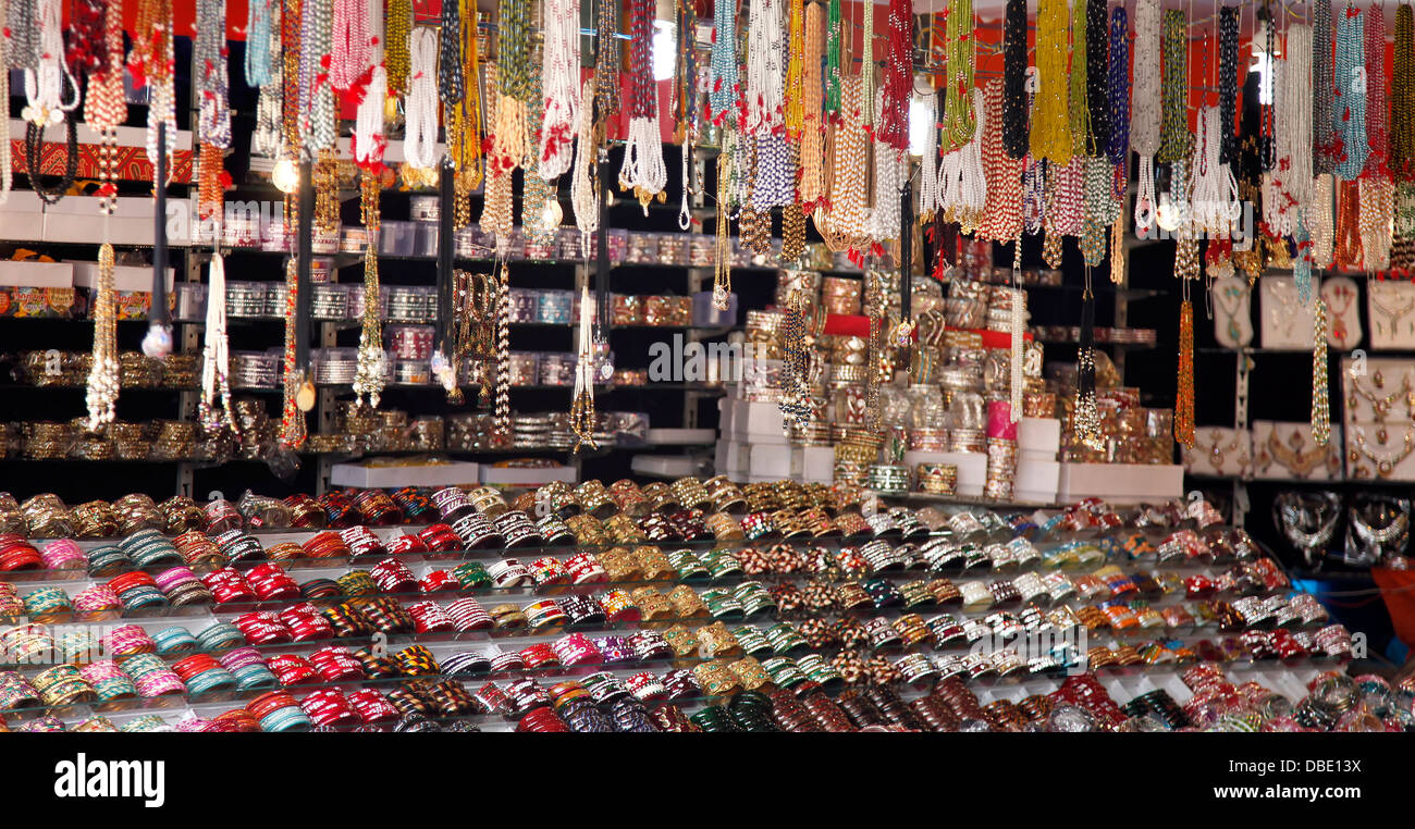 Trinkets on sale at a Indian stall Stock Photo - Alamy