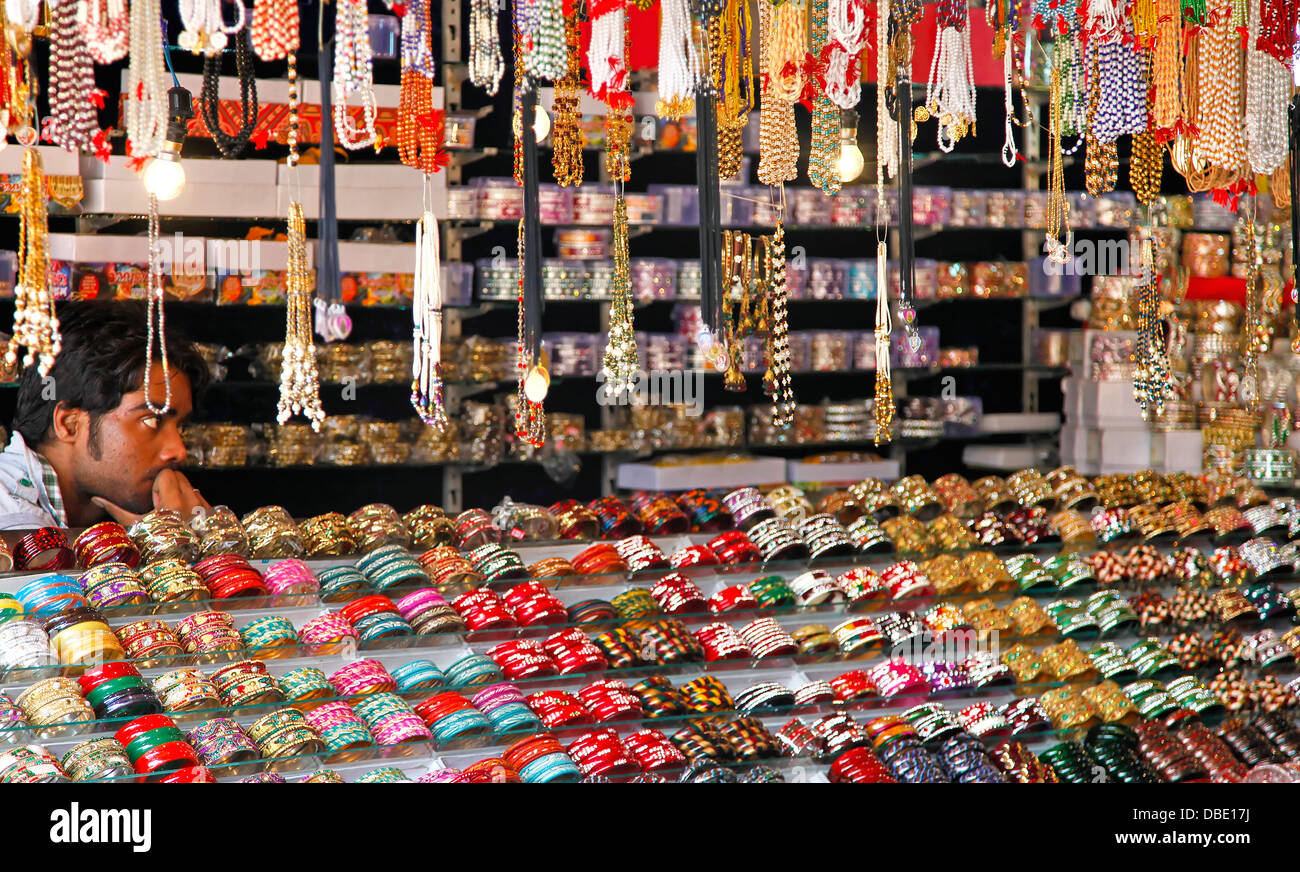 Bangles store hi-res stock photography and images - Alamy