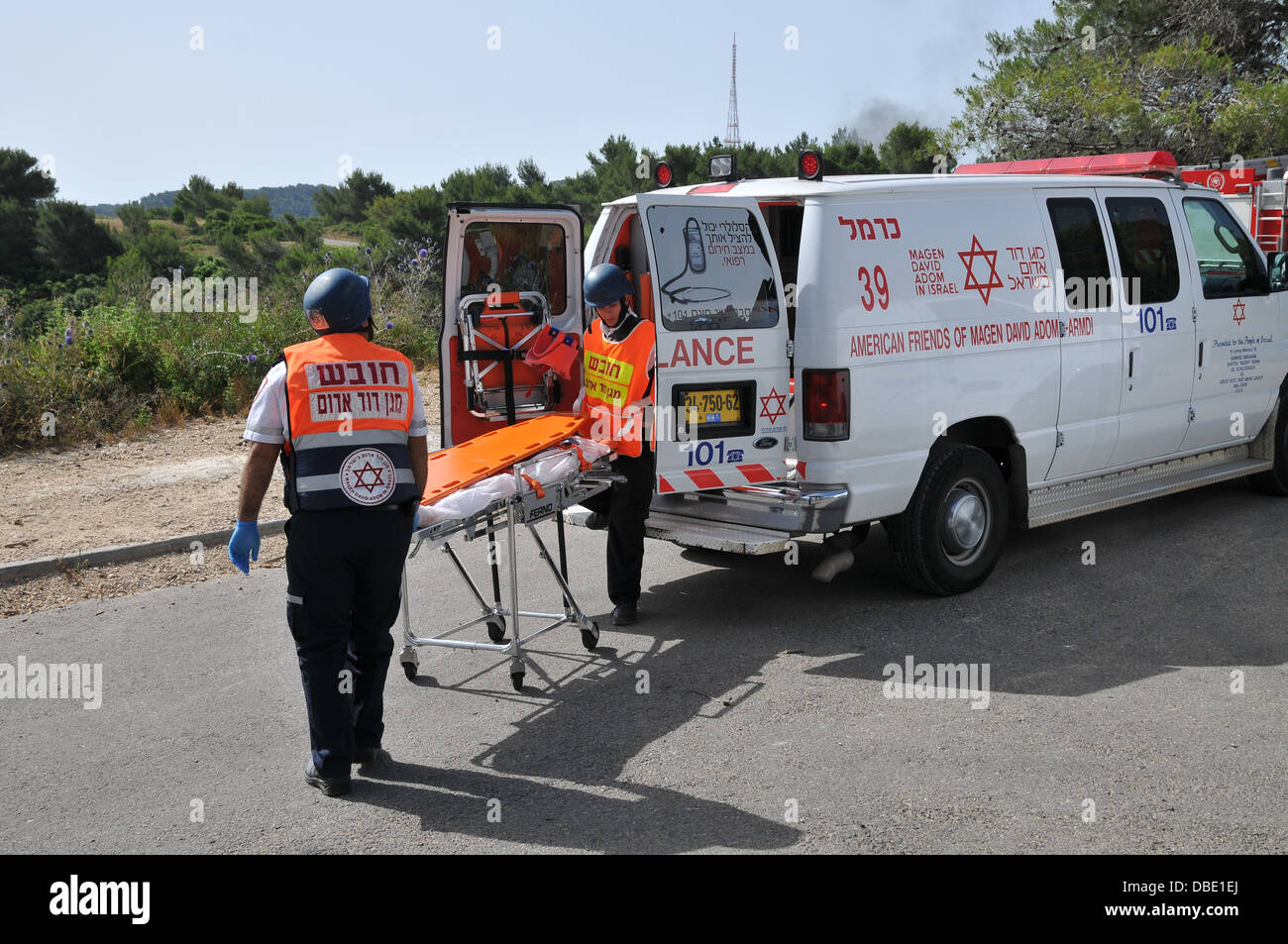 First aid crew hi-res stock photography and images - Alamy