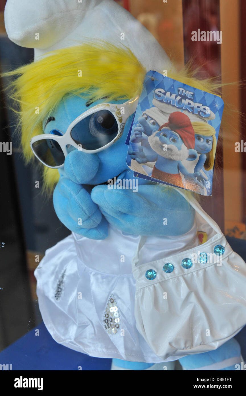 Smurfs 2 hi-res stock photography and images - Alamy