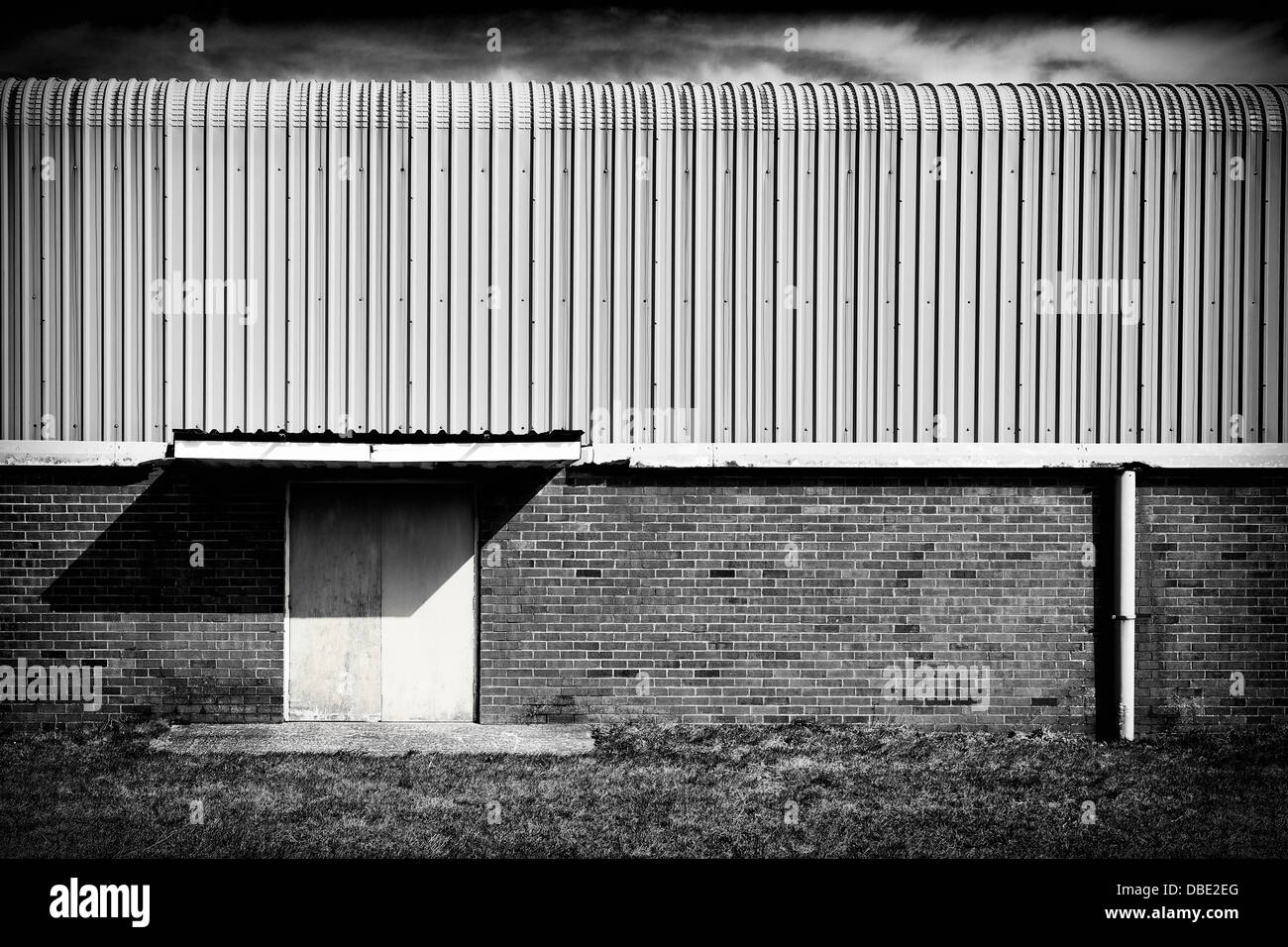 Side of a warehouse building Stock Photo - Alamy