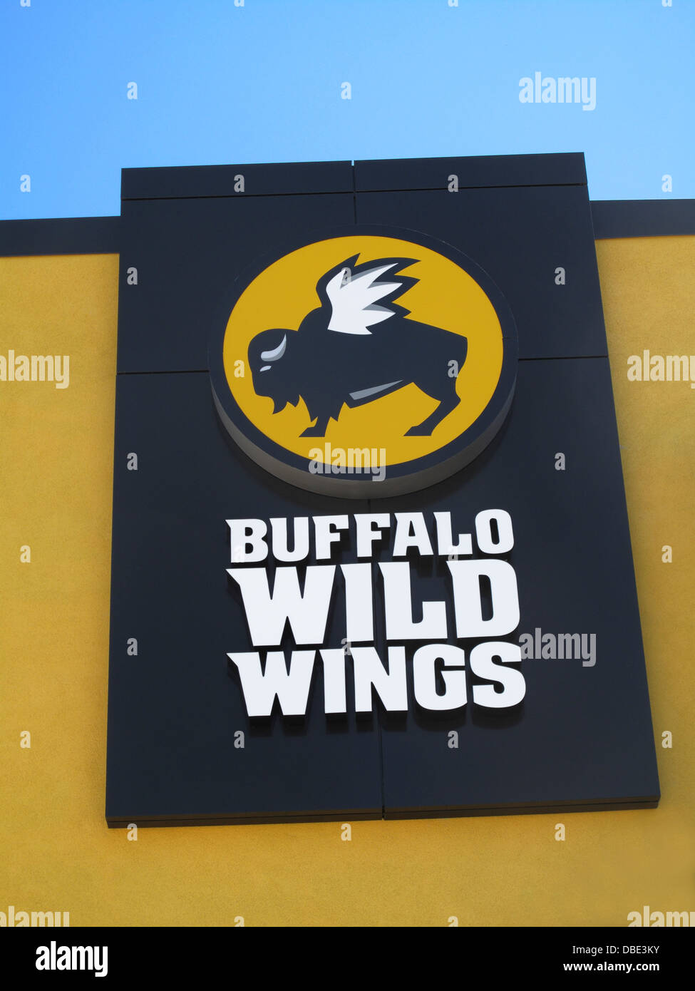 Buffalo wild wings chicken hi-res stock photography and images - Alamy