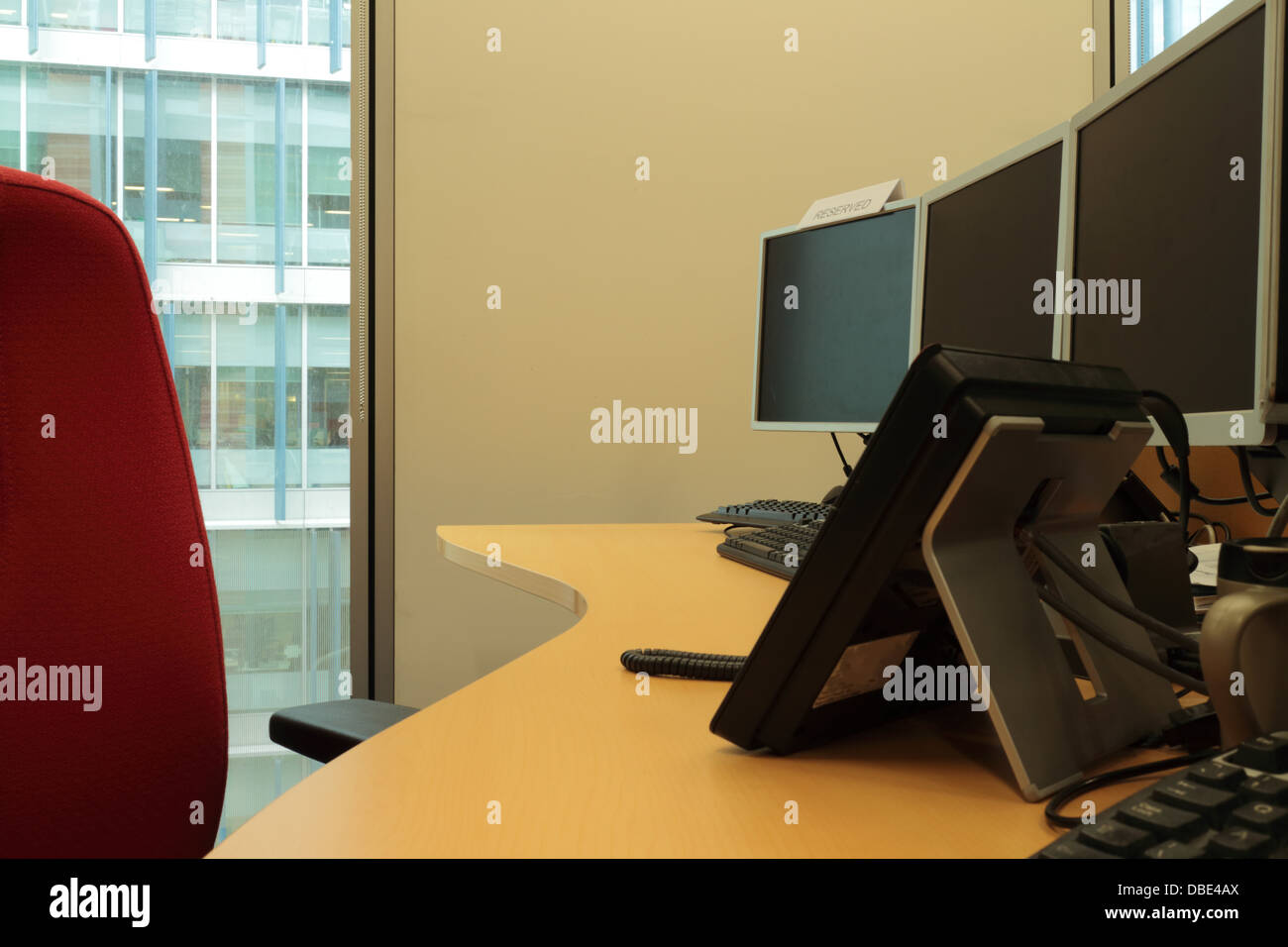 Office desks hi-res stock photography and images - Alamy