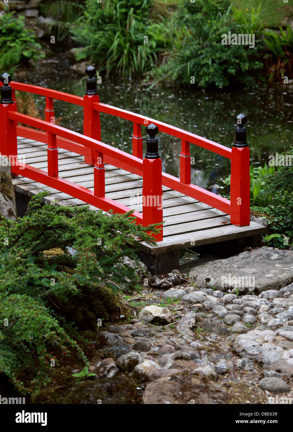 Red Wooden Bridge, The Japanese Garden, Cottered, Hertfordshire Stock ...