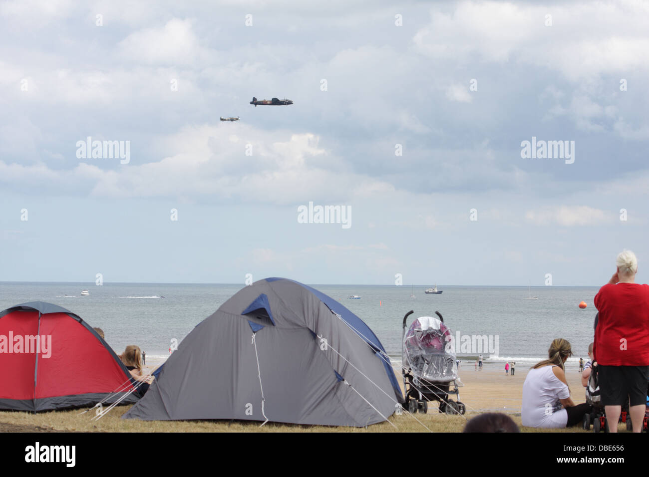 Spectators on the beach at the 25th Anniversary Sunderland Airshow ...