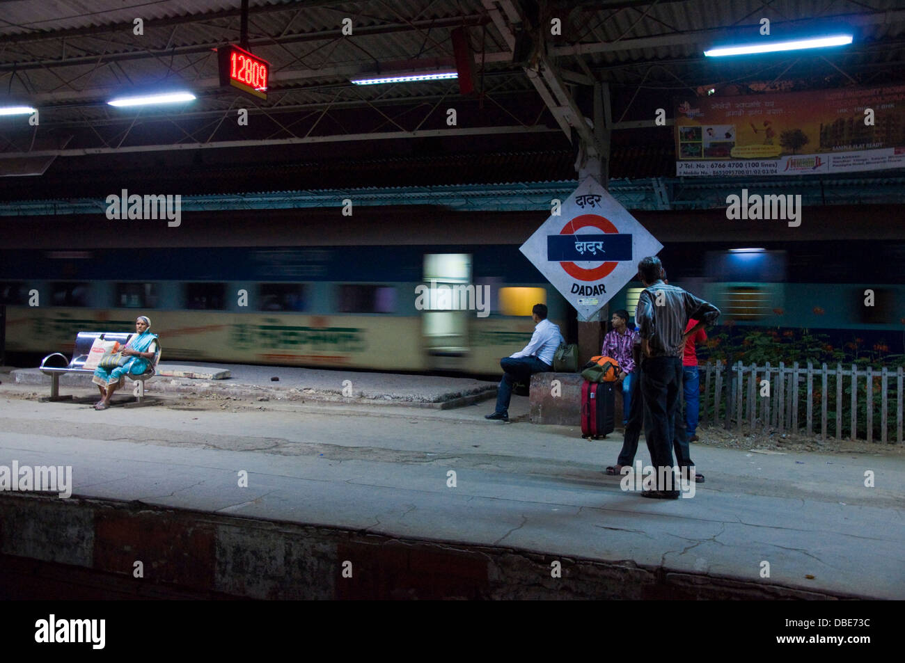 Dadar railway station Stock Photo - Alamy