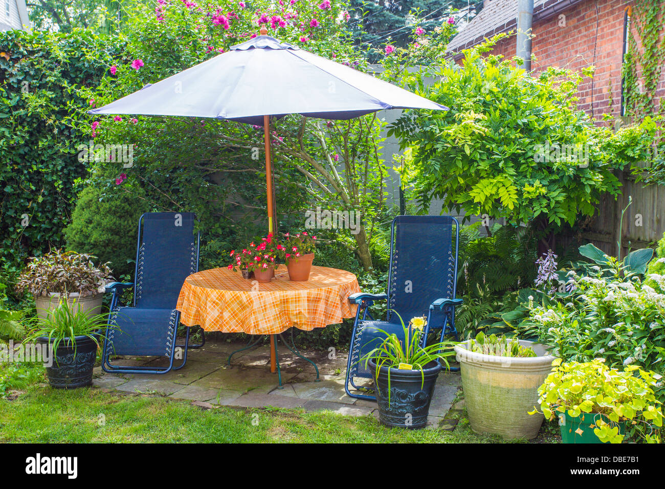Backyard sitting areas of GardenWalk Buffalo the largest garden tour in ...
