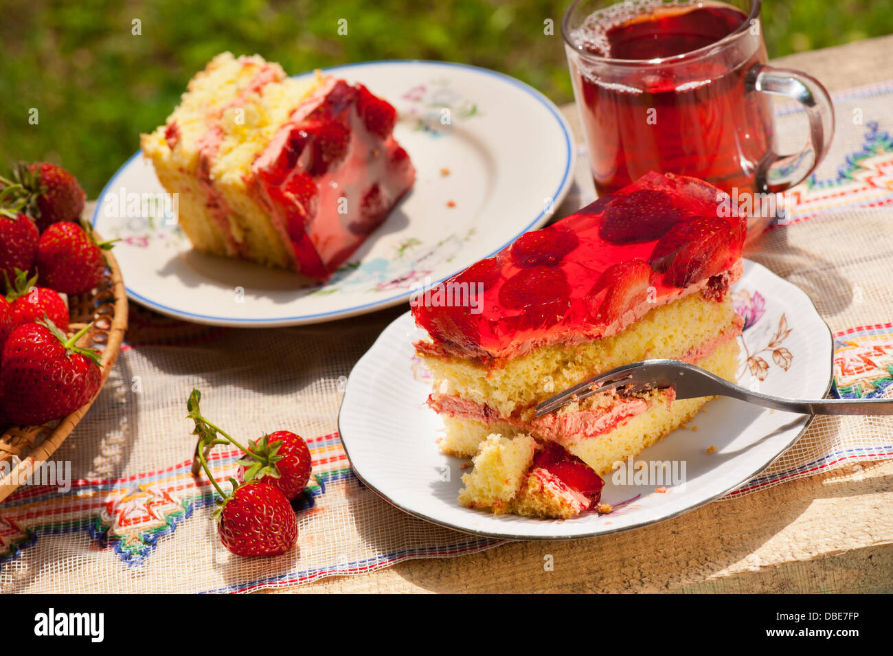 yellow jaffa cake with strawberries and juice Stock Photo - Alamy