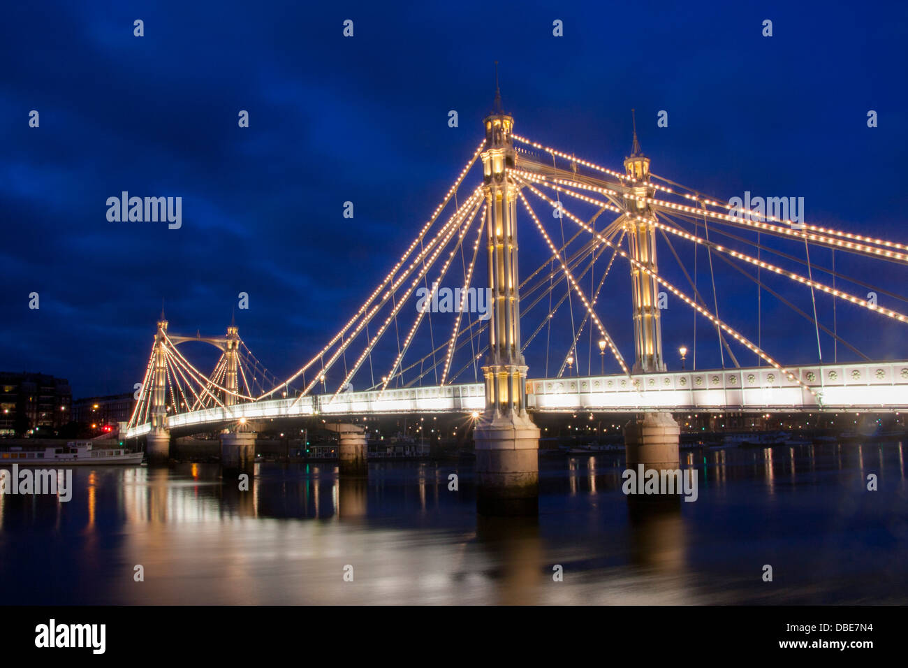 Albert bridge at night hi-res stock photography and images - Alamy