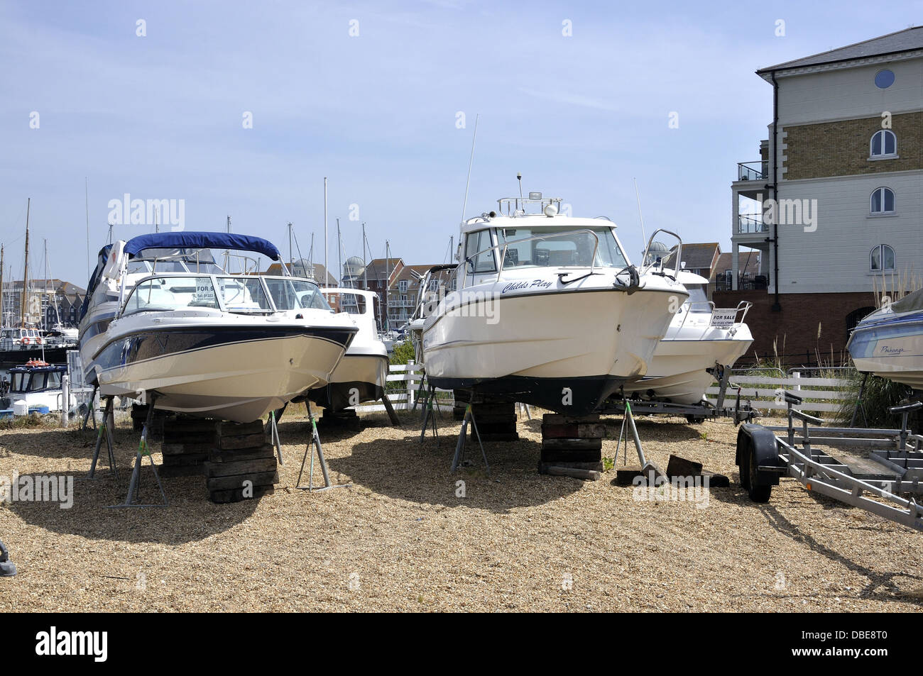 Boats on blocks hi-res stock photography and images - Alamy