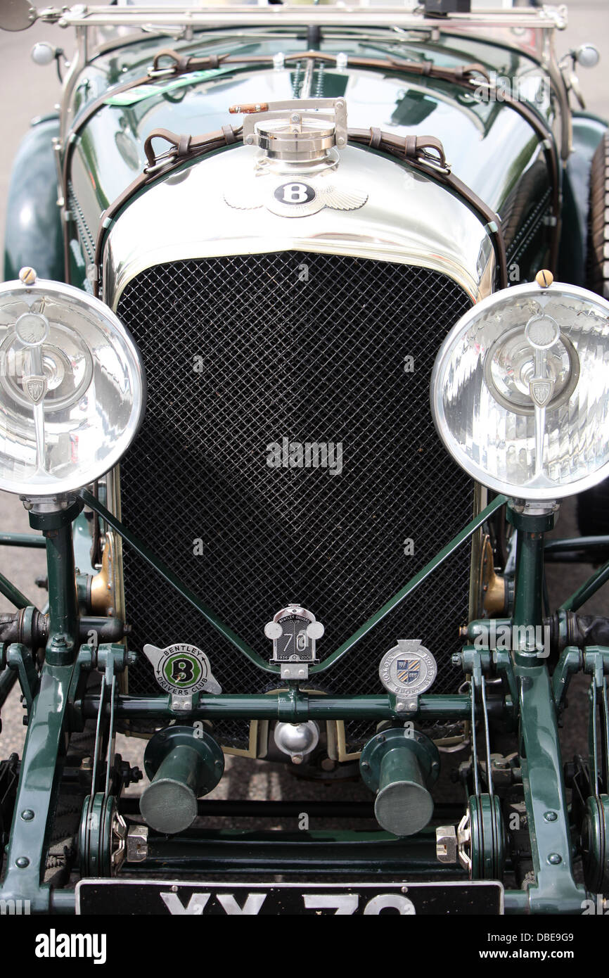 Bentley radiator grille hi-res stock photography and images - Alamy