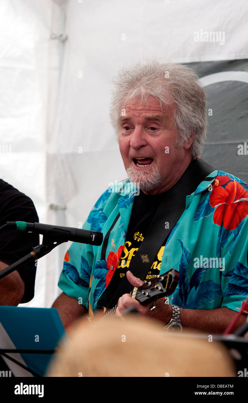 Elderly man singing hi-res stock photography and images - Alamy