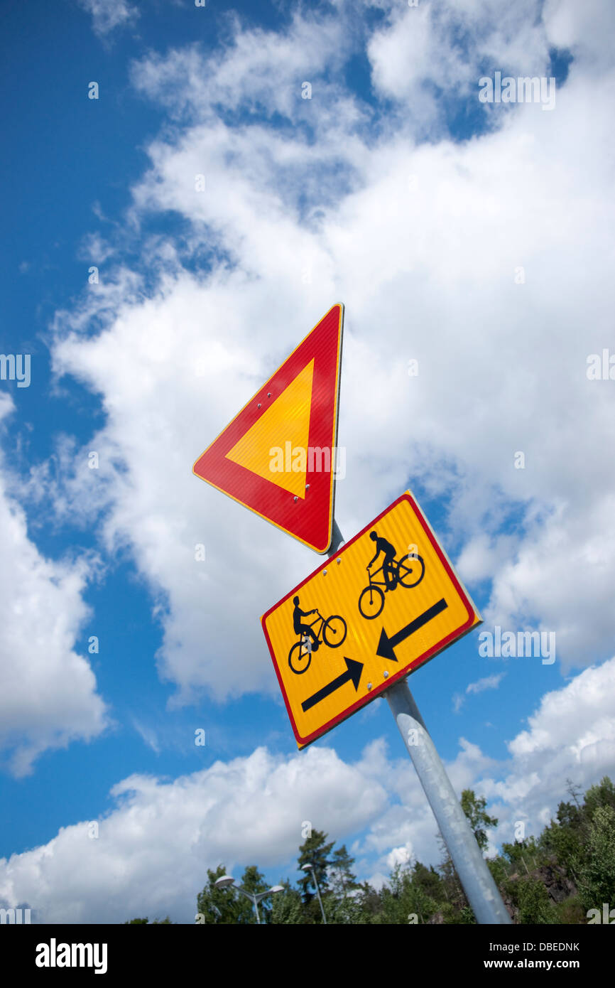Give way Two-way cycle track sign, Helsinki Stock Photo - Alamy