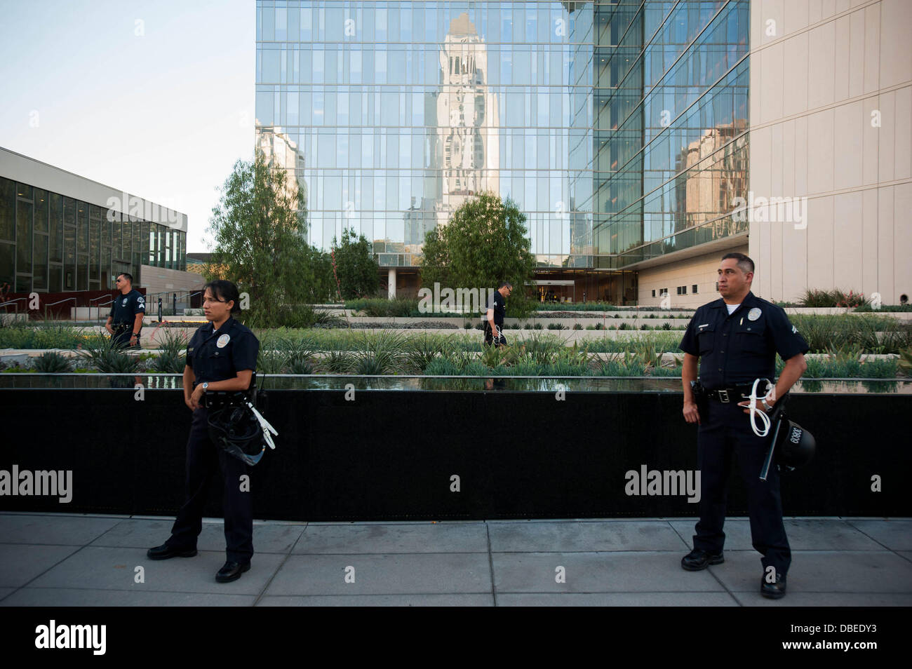 Crowds watch police officers hi-res stock photography and images - Alamy