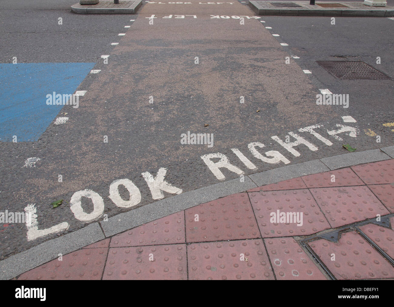 Signage look hi-res stock photography and images - Alamy