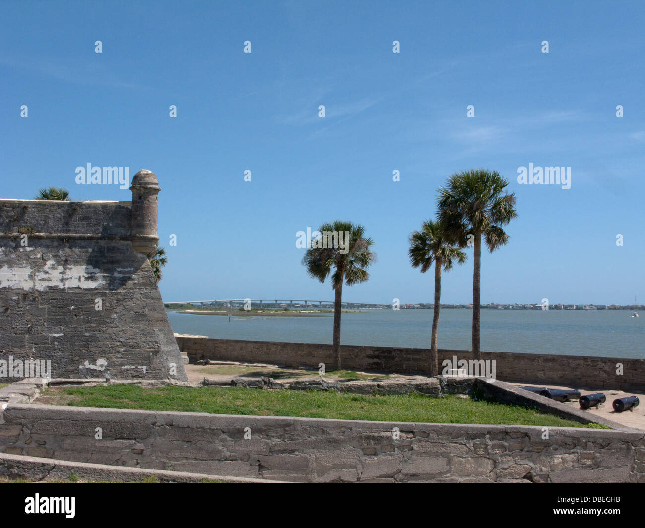 Bay with palm trees hi-res stock photography and images - Alamy