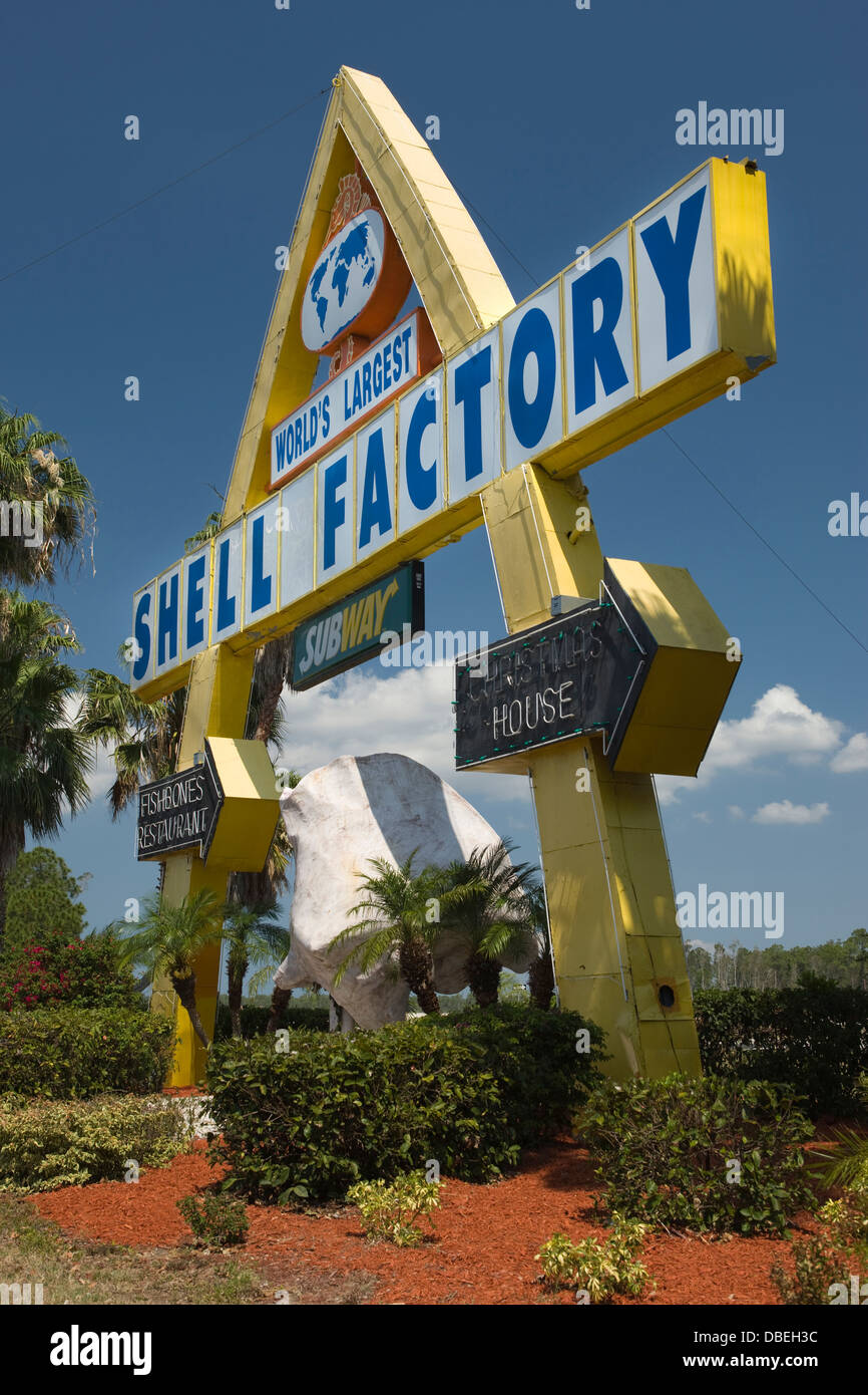 Worlds largest sign hi-res stock photography and images - Alamy