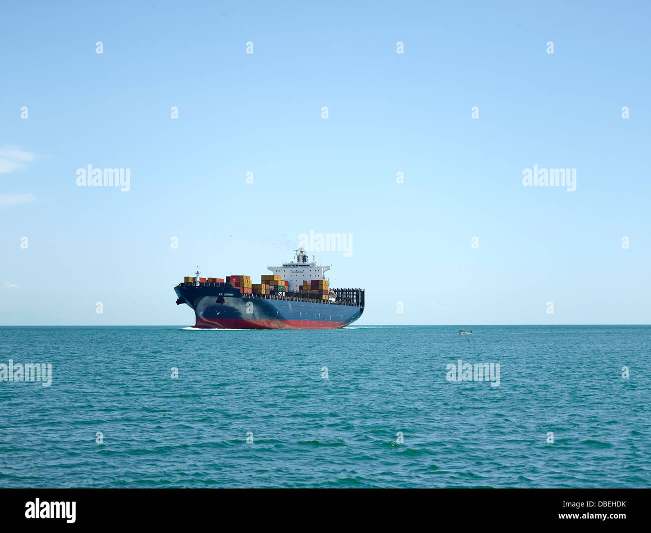 Shipping container boat hi-res stock photography and images - Alamy