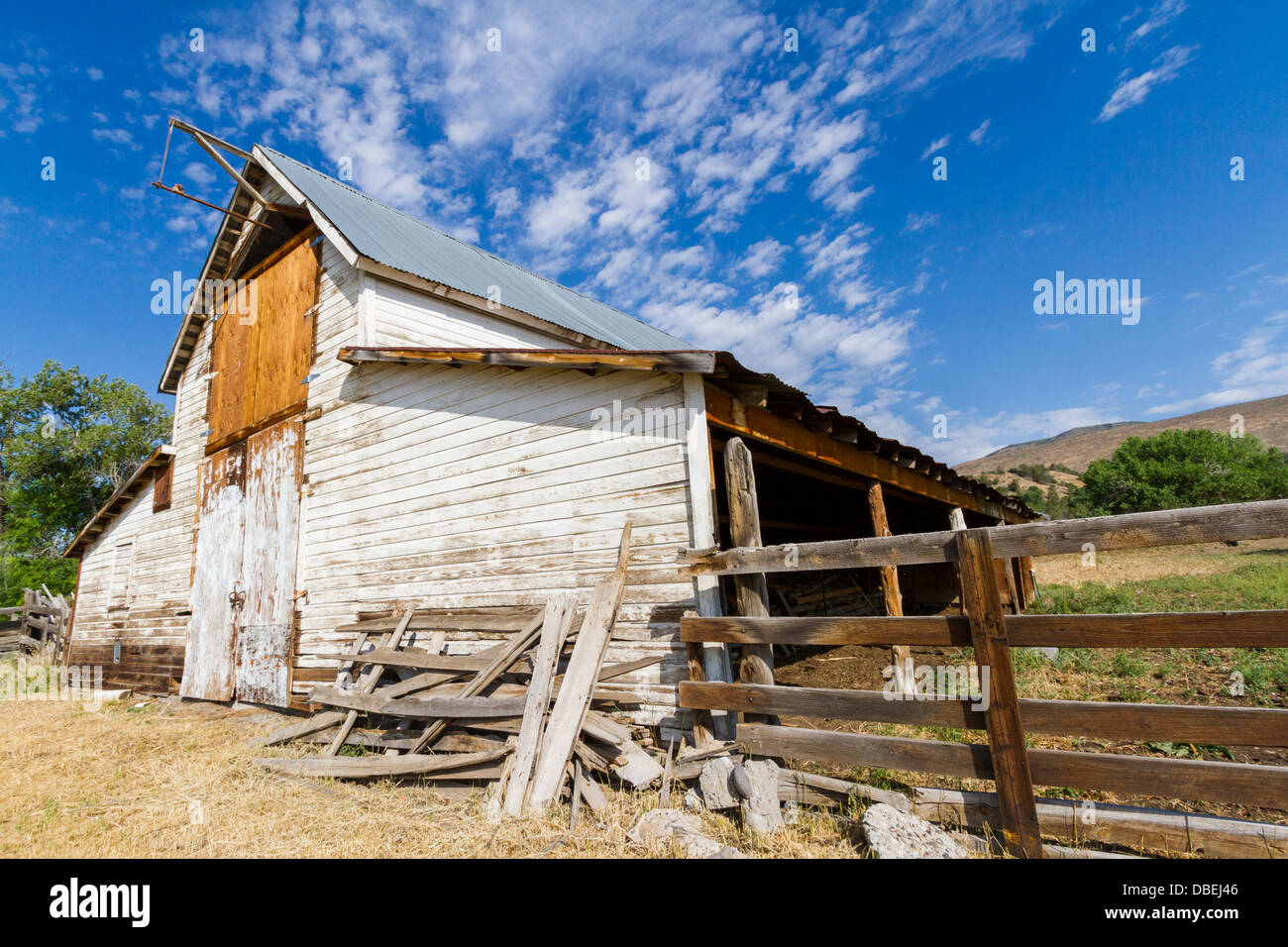 Old white barn with farm yard Stock Photo - Alamy