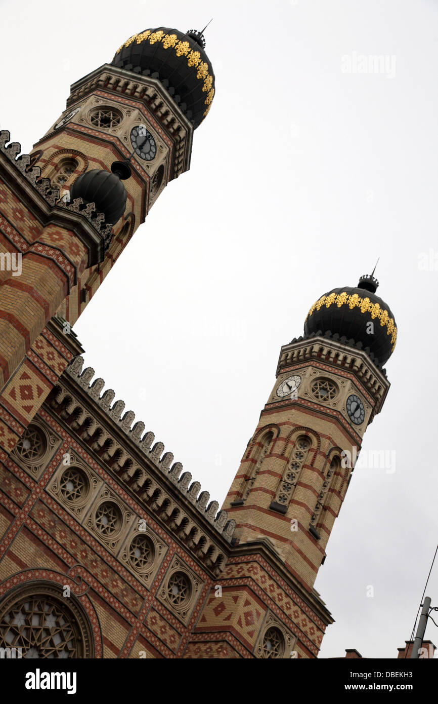 Slanted street hi-res stock photography and images - Alamy