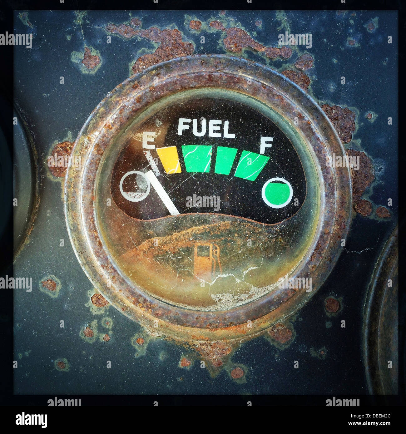 Empty fuel gauge hi-res stock photography and images - Alamy