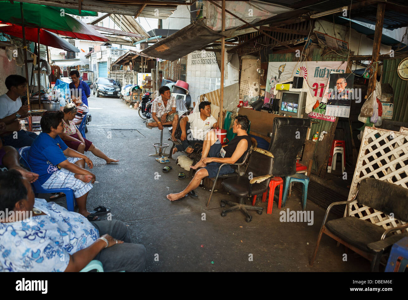 Thai people watching the traditional Muay Thai on TV Stock Photo - Alamy