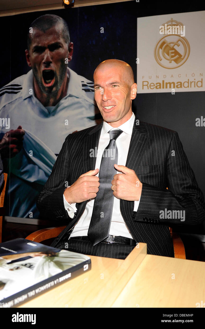 Zinedine Zidane promotes his book 'Zidane: La Elegancia Del Heroe ...