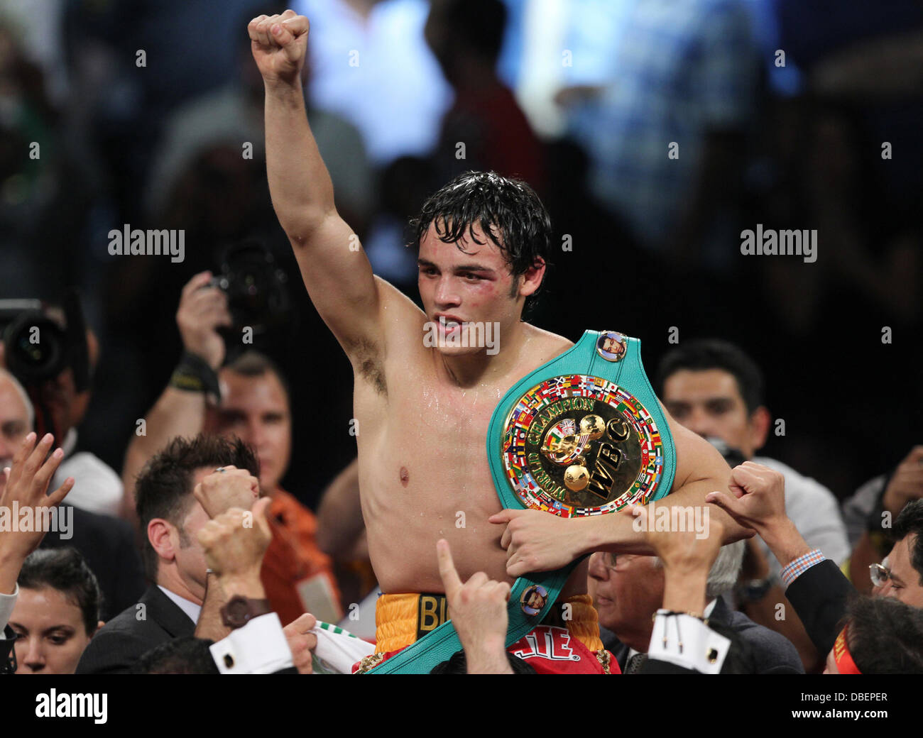 Julio Cesar Chavez Jr. Julio Cesar Chavez Jr. from Mexico wins the WBC ...