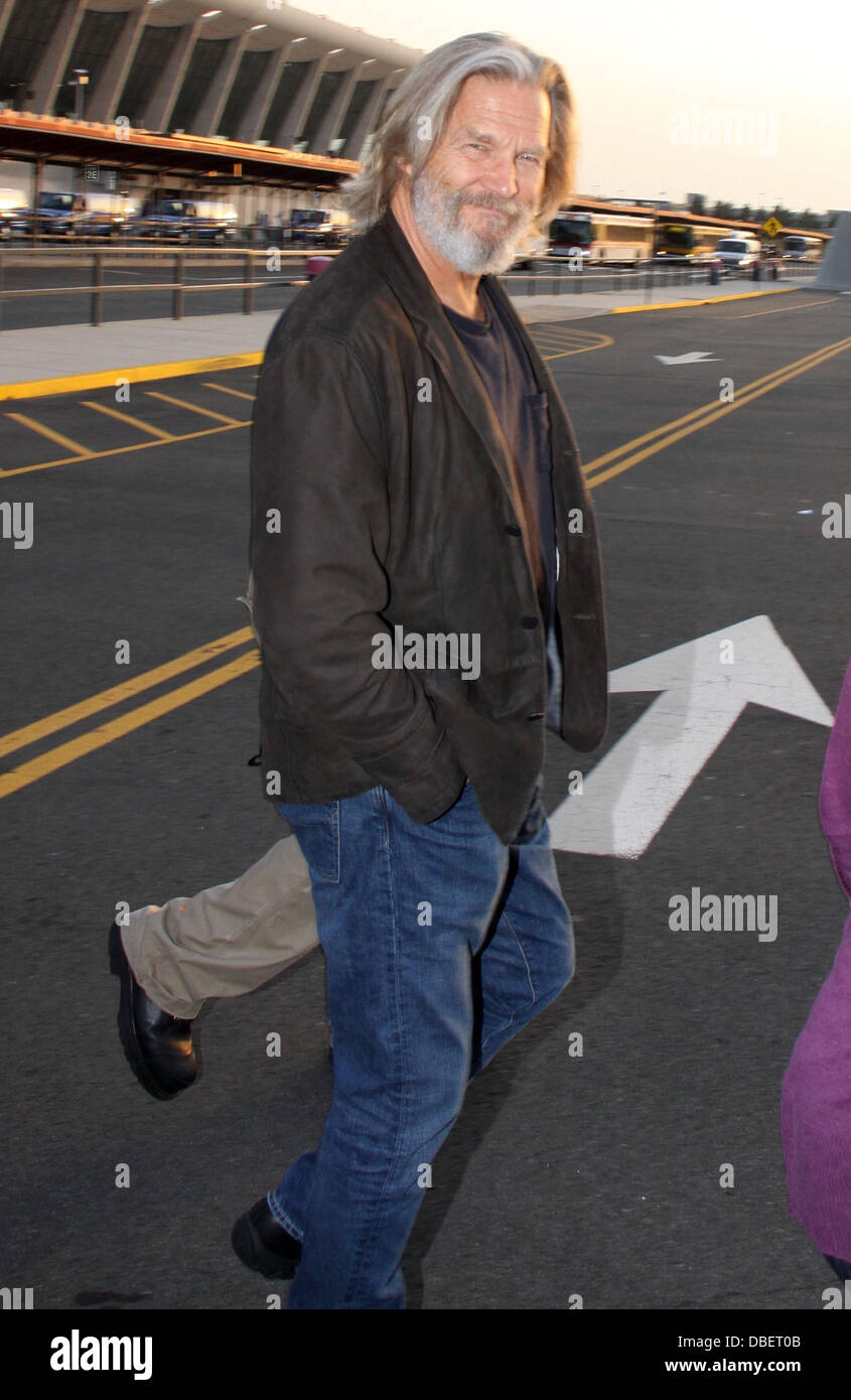 Jeff Bridges arrives at Dulles International Airport Washington DC, USA ...