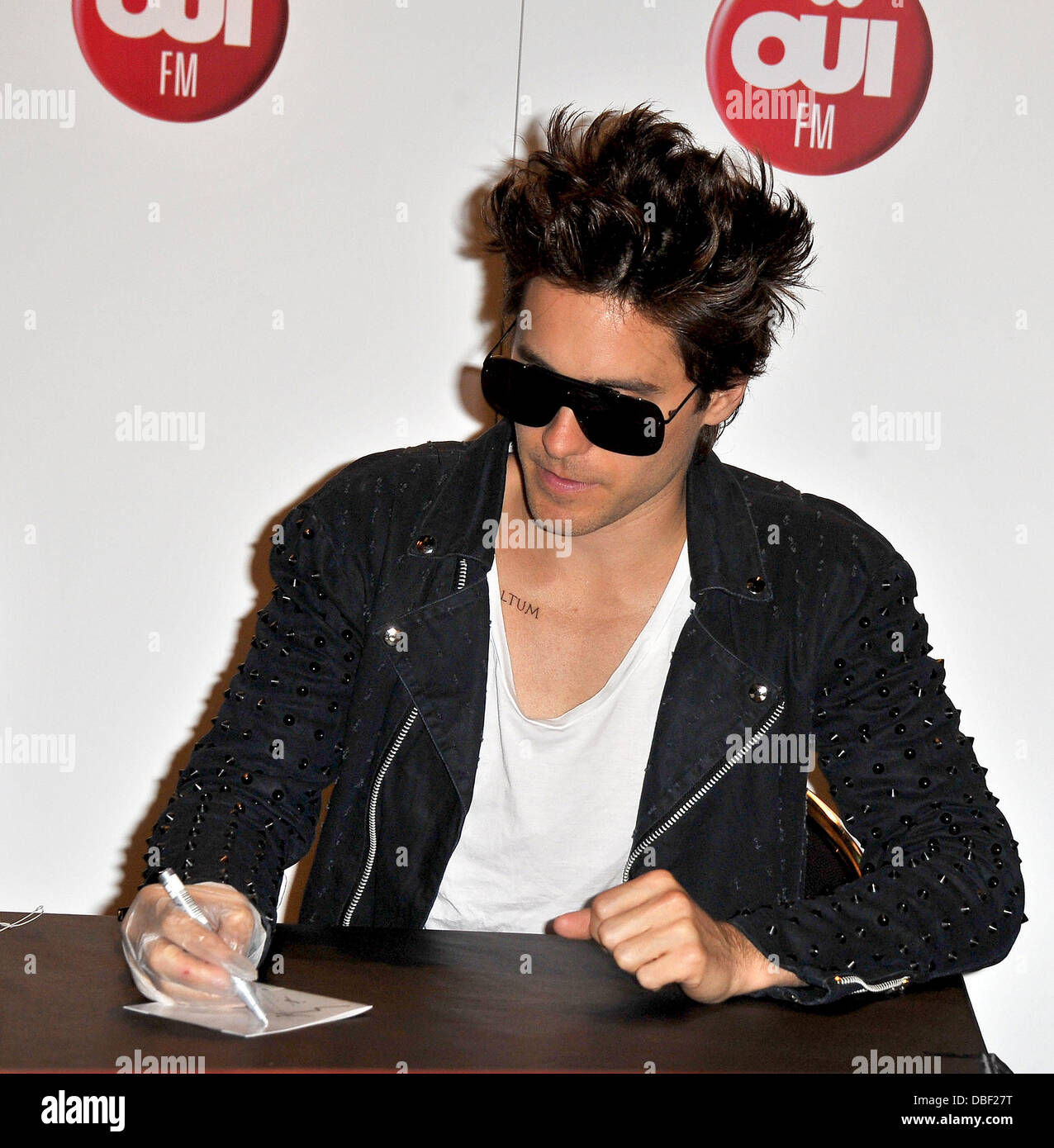 Singer Jared Leto at the 30 Seconds To Mars 'This Is War' CD signing at ...