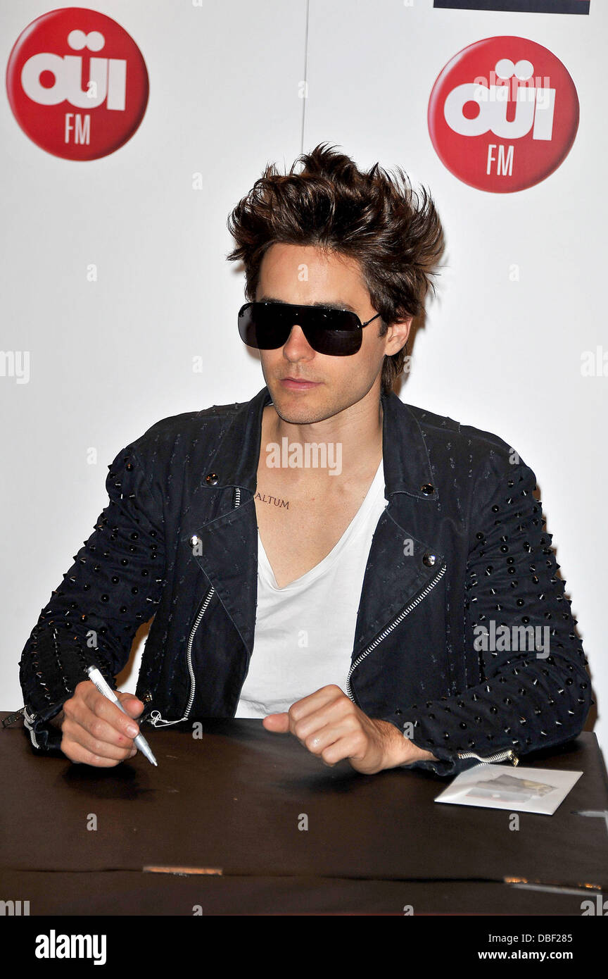 Singer Jared Leto at the 30 Seconds To Mars 'This Is War' CD signing at ...