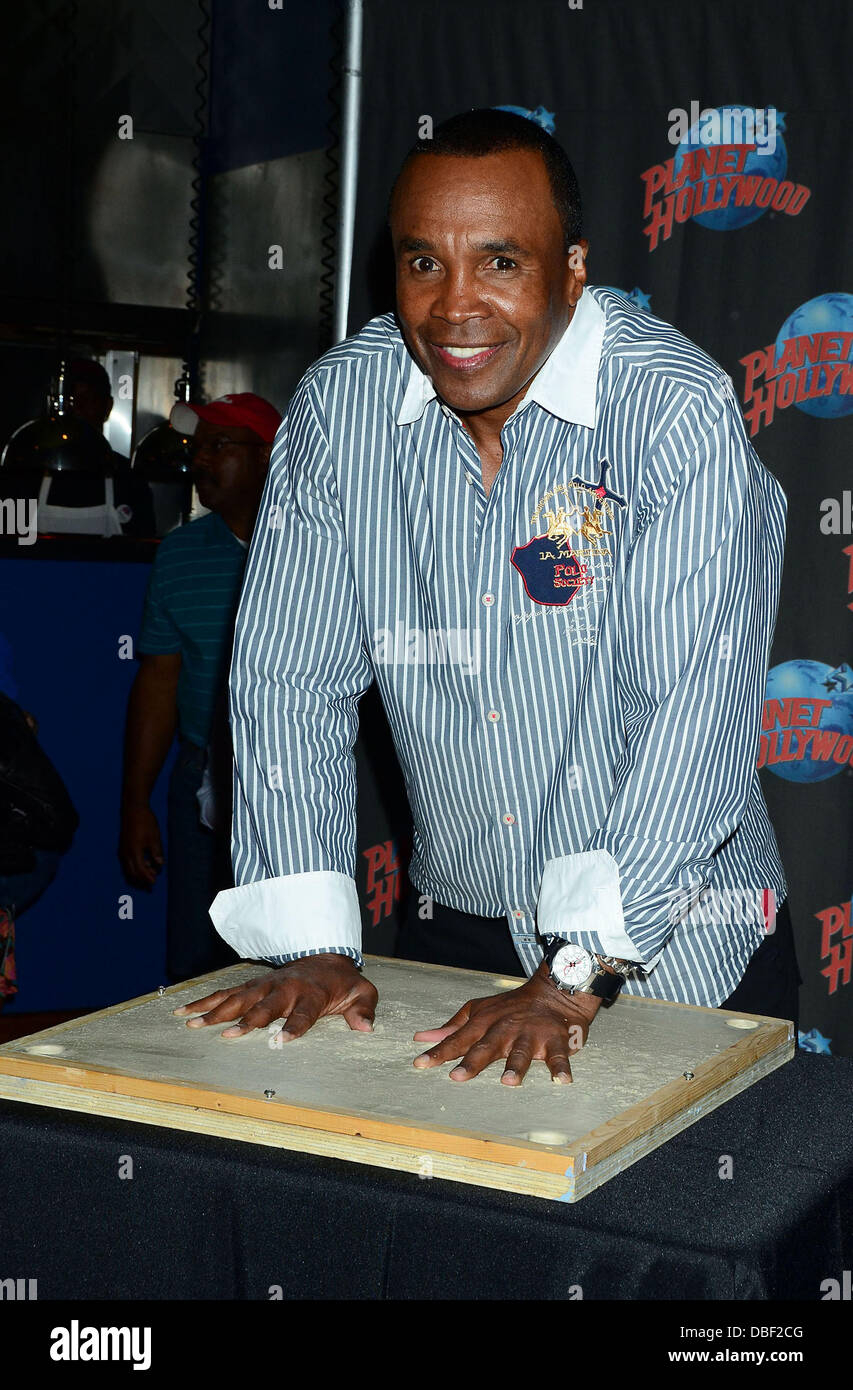 Sugar Ray Leonard visits Planet Hollywood Times Square promoting his ...