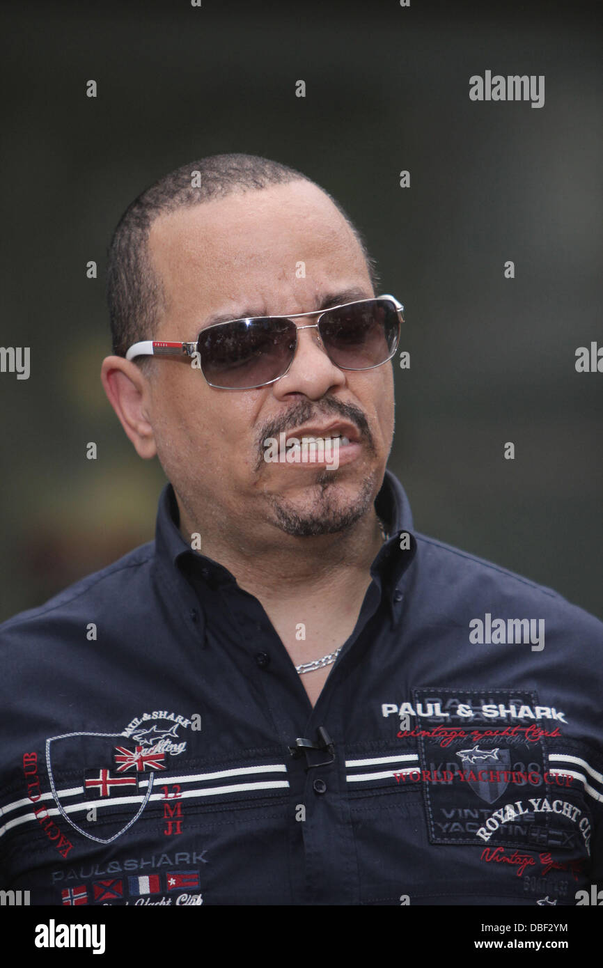 Rapper Ice-T filming for the entertainment television news programme ...