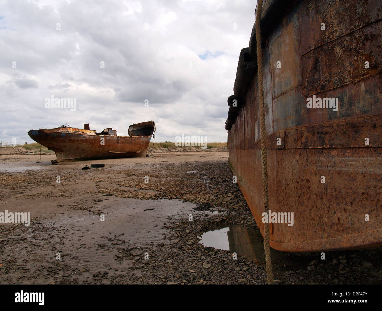 Rusty old ships beached on the River Taw estuary at Yelland, Instow ...