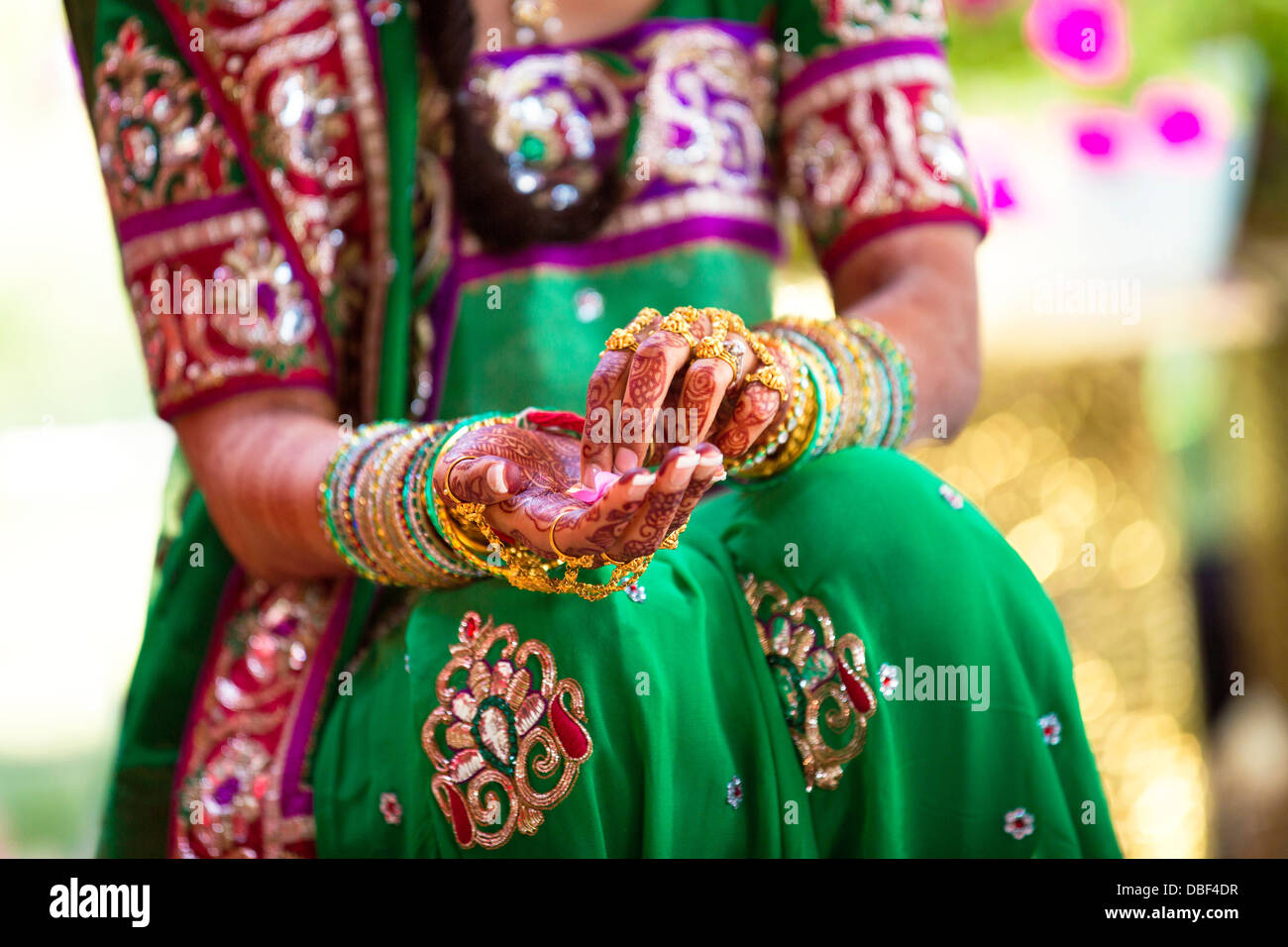 Woman wearing traditional Indian henna and robes Stock Photo - Alamy