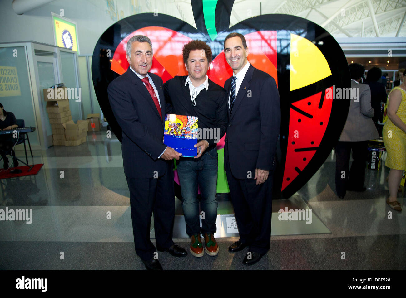 Atmosphere Brazilian Artist Romero Britto signs copies of his book ...