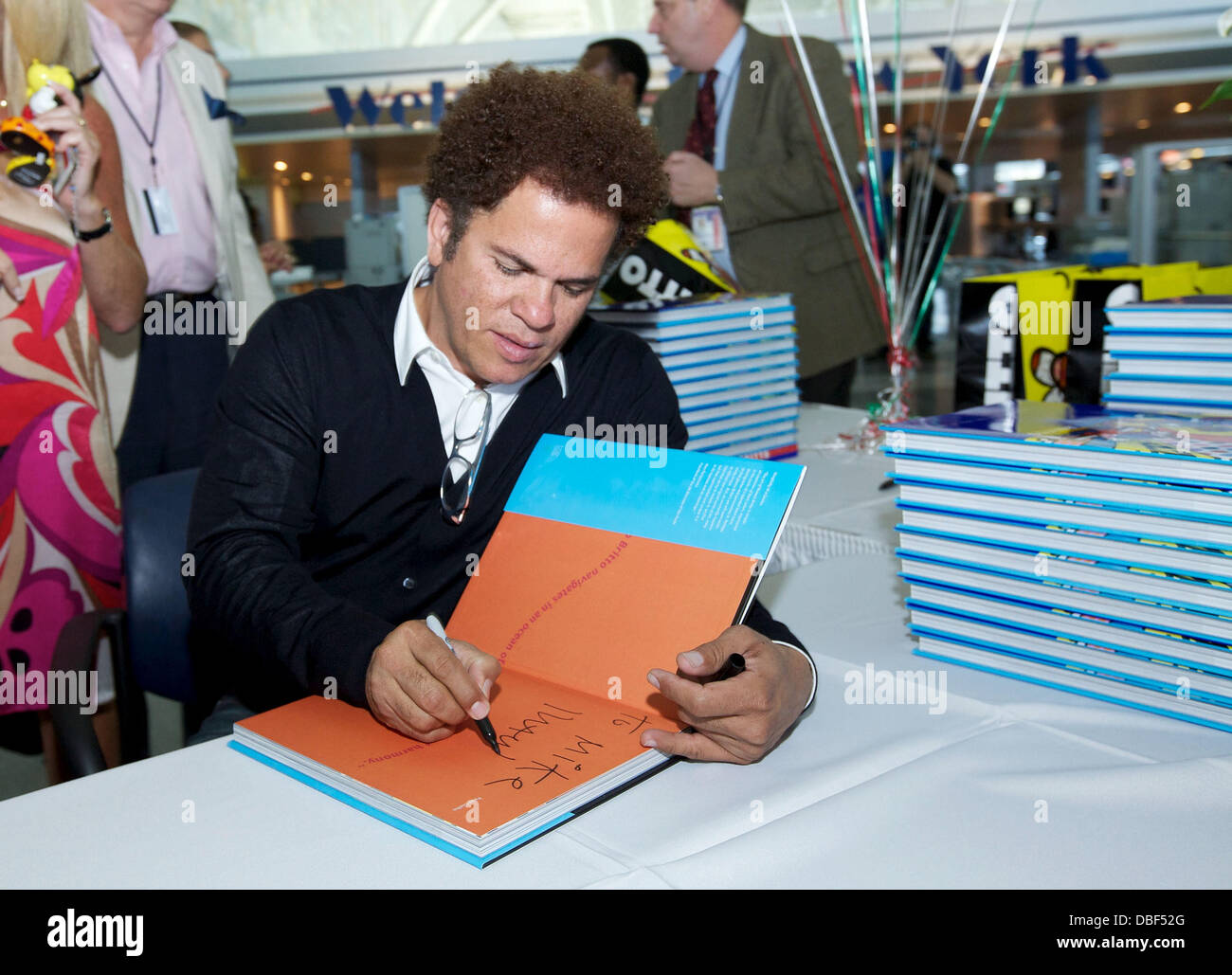 Atmosphere Brazilian Artist Romero Britto signs copies of his book ...