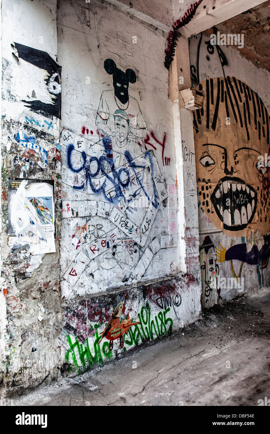 Empty building squat hi-res stock photography and images - Alamy