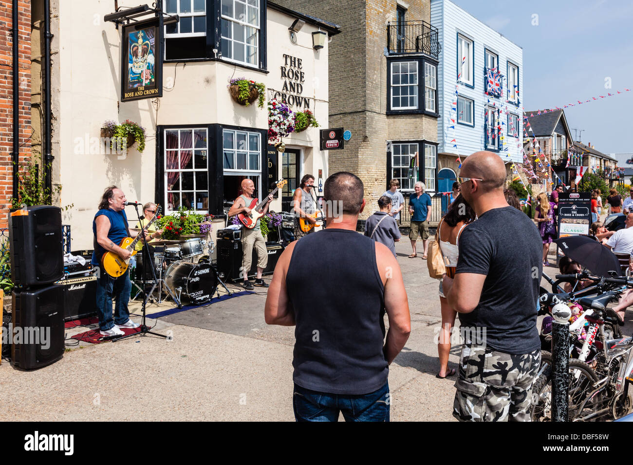 Riverside band hi-res stock photography and images - Alamy