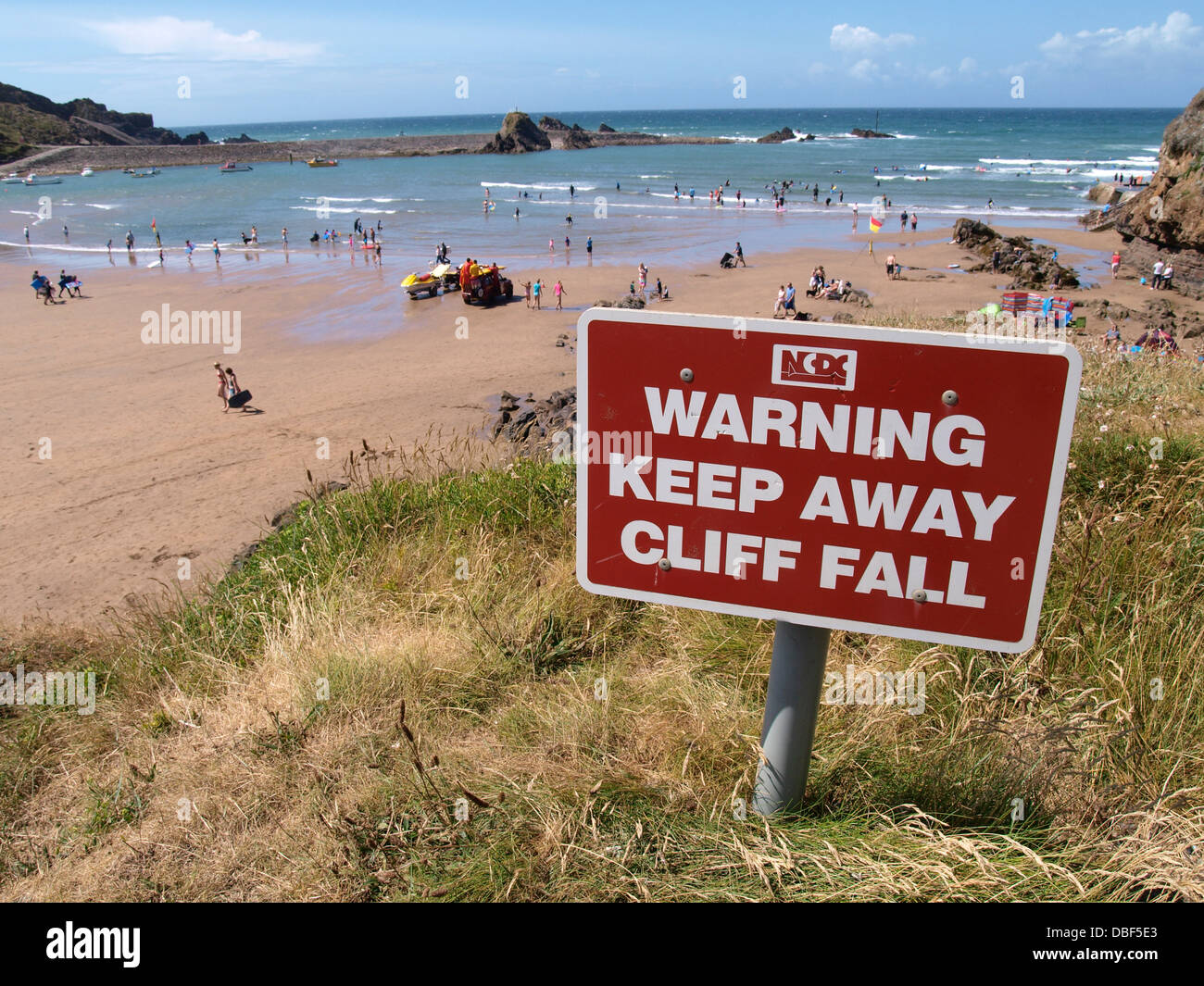 Cliff fall warning sign hi-res stock photography and images - Alamy