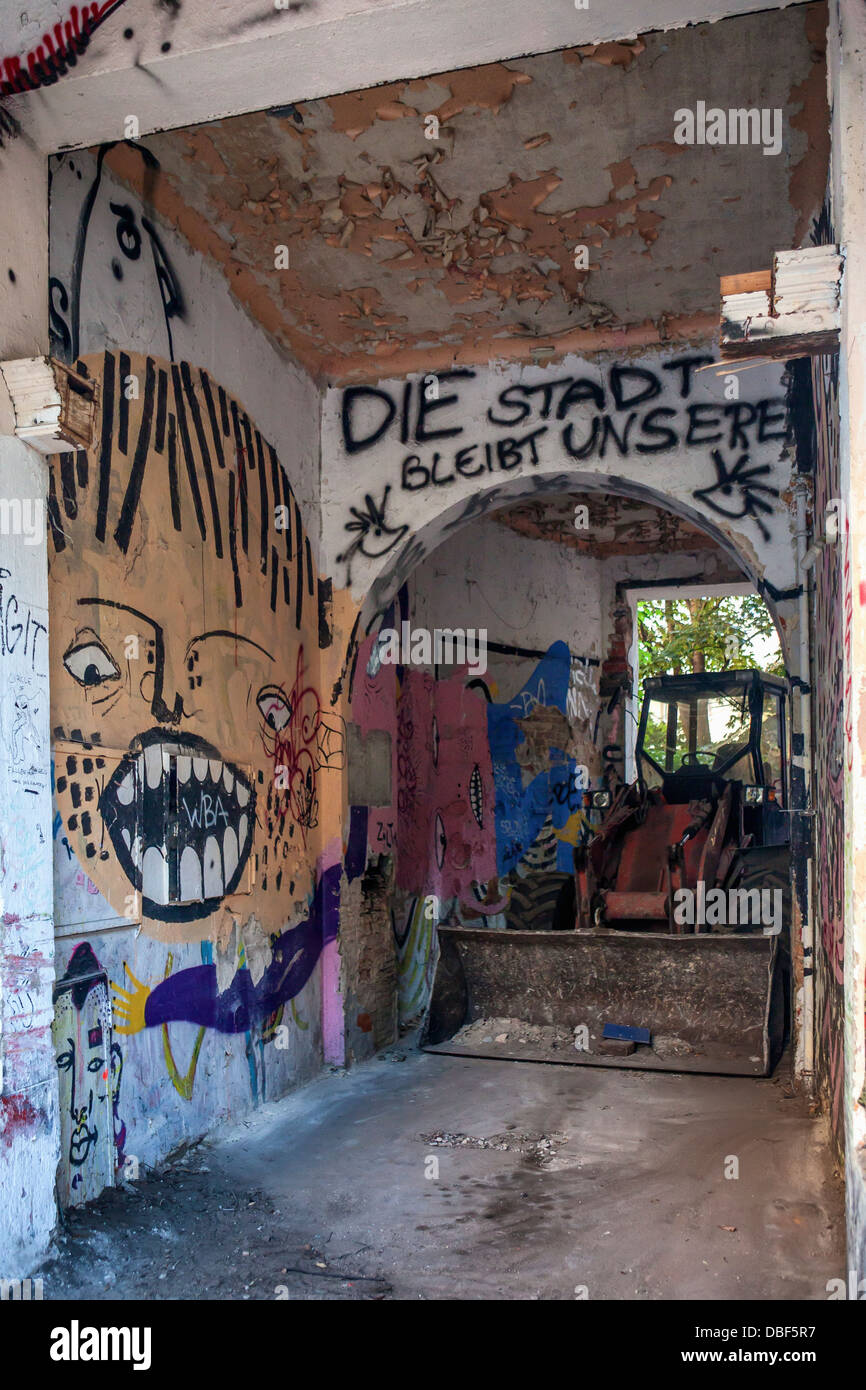 Bulldozer starts clearing Graffiti covered Squatters building in 183 ...