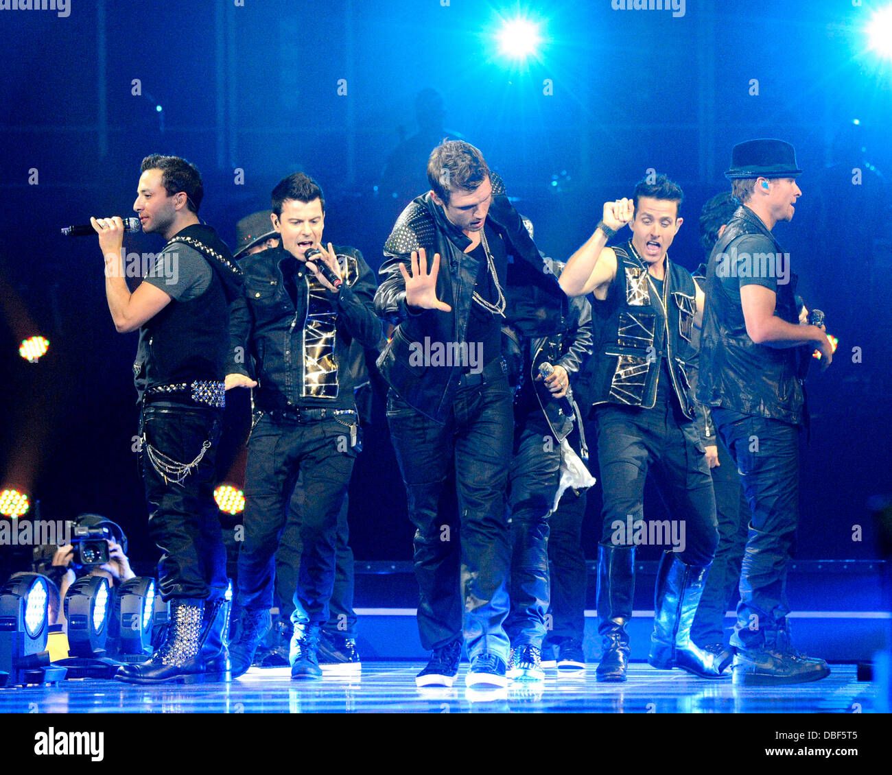 NKOTBSB Tour - New Kids On The Block and Backstreet Boys perform on ...