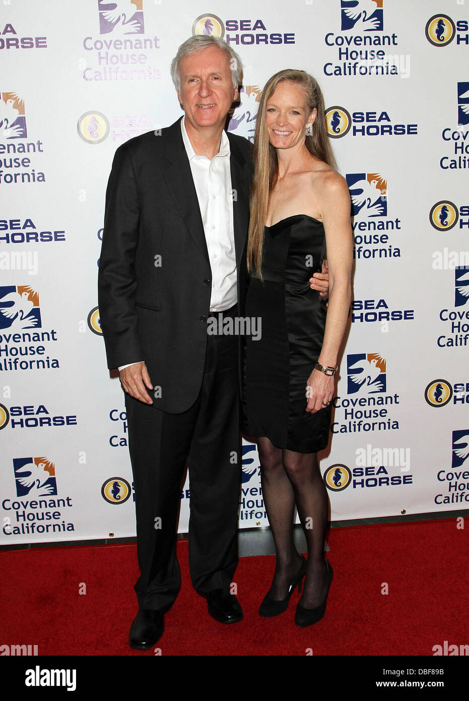 James cameron and suzy amis cameron hi-res stock photography and images ...