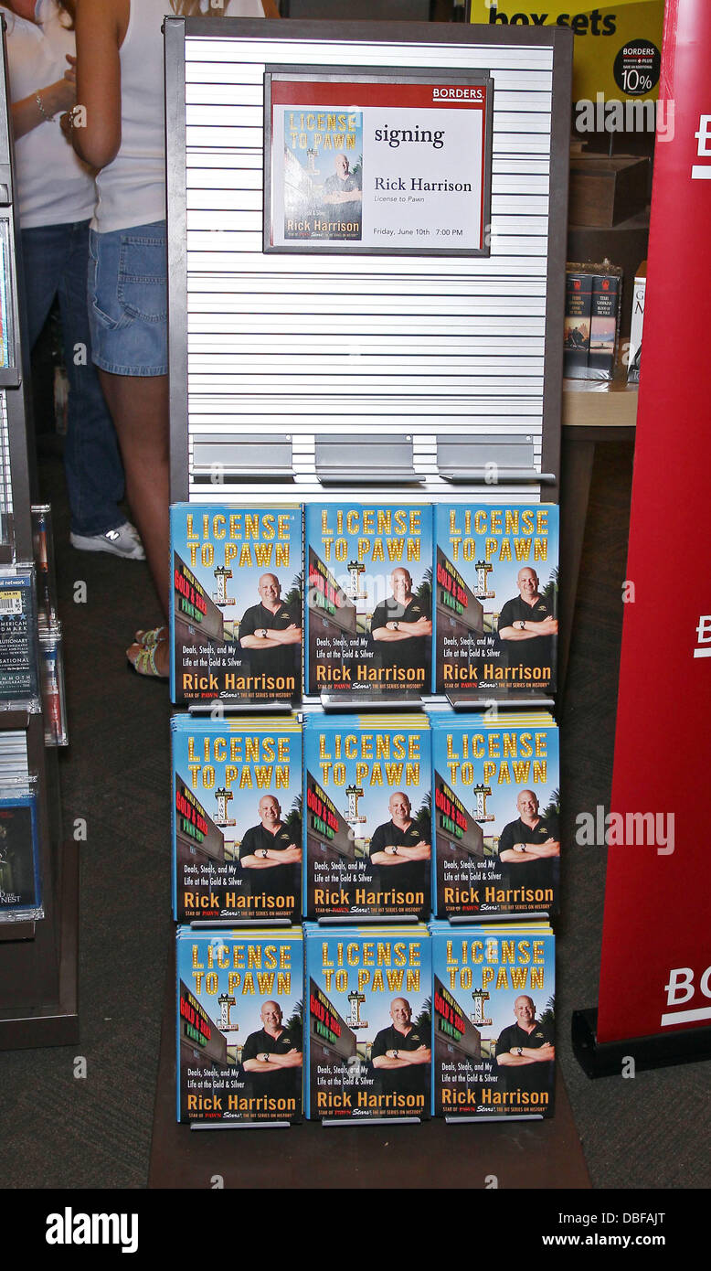 Atmosphere Rick Harrison of Pawn Stars signs copies of his new book ...