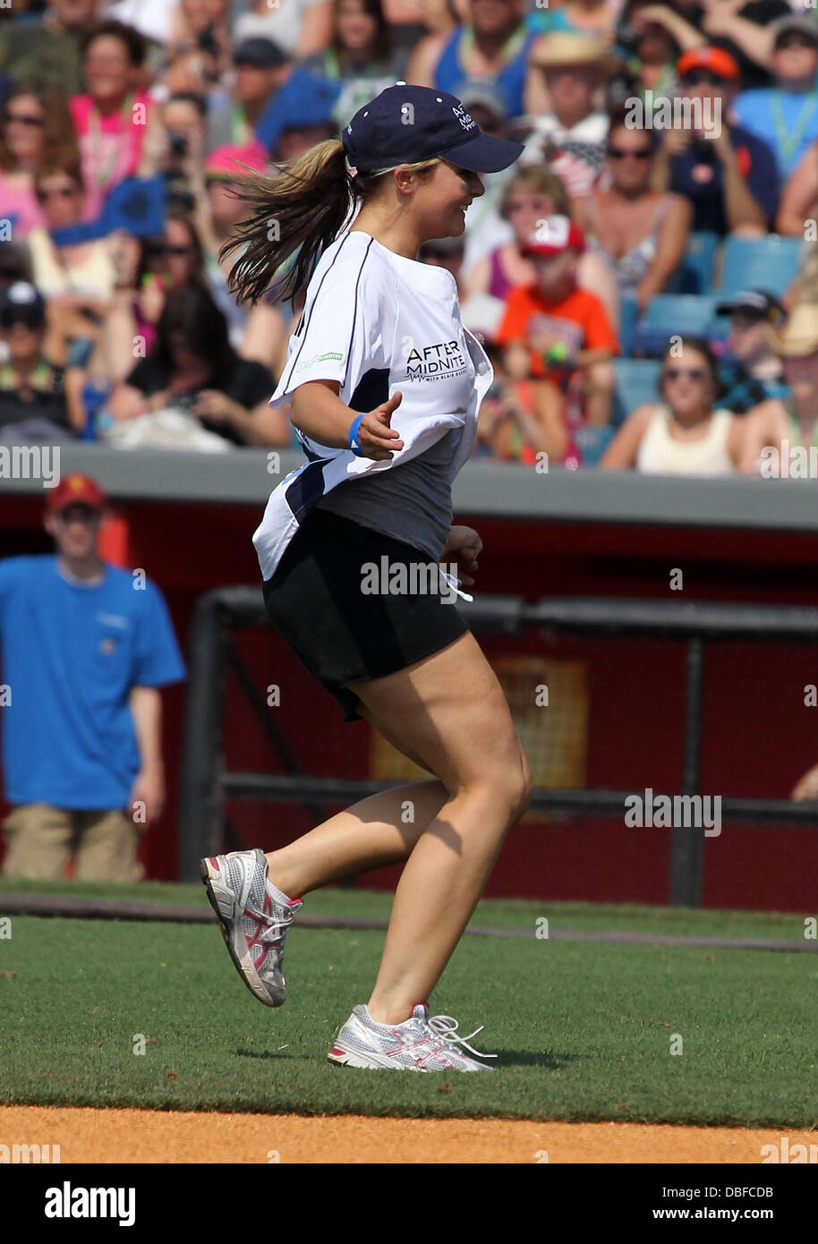 American Idol' runner-up, Lauren Alaina City of Hope Charity Softball ...