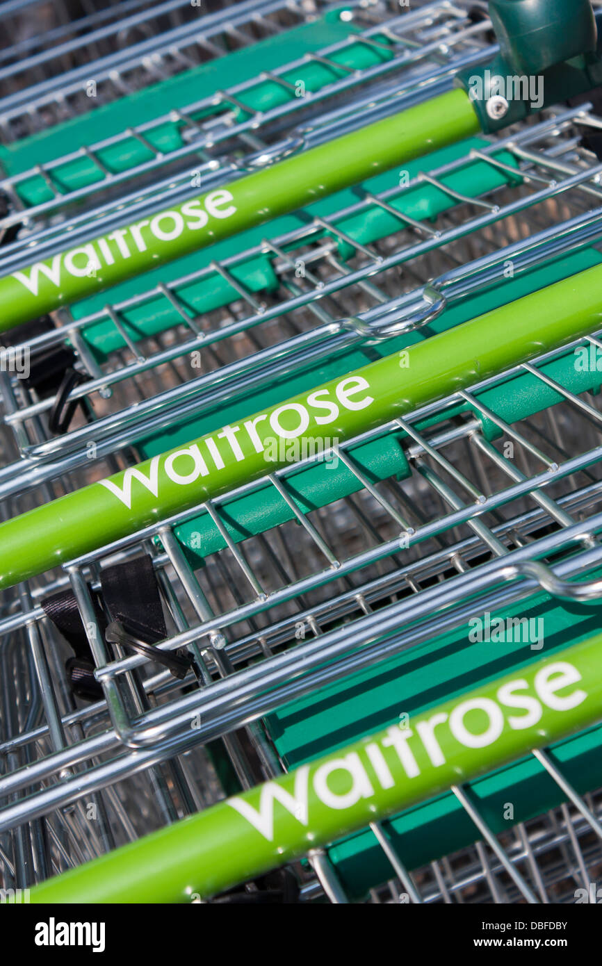 Row of supermarket trollies hi-res stock photography and images - Alamy