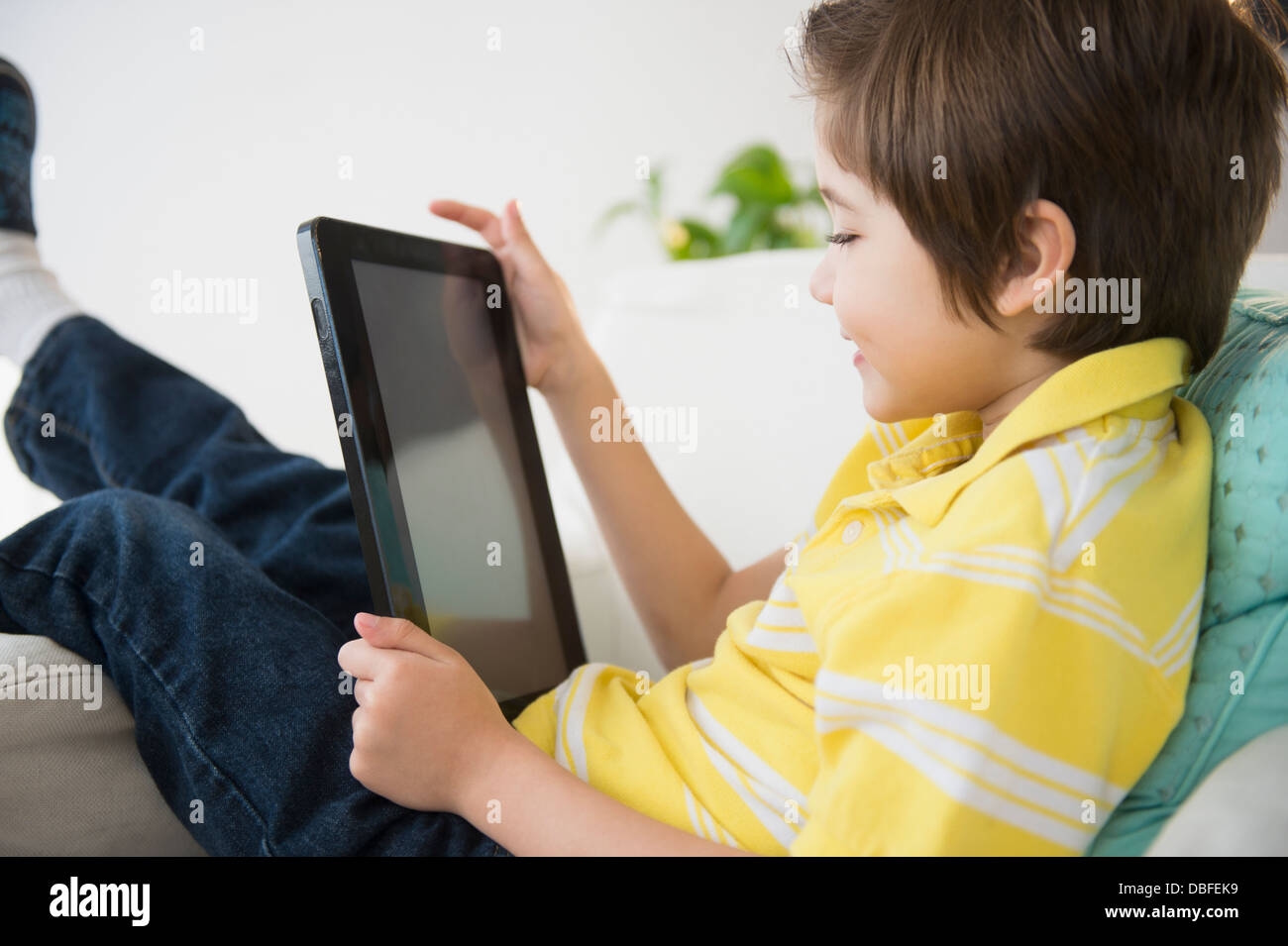 Children using computer hi-res stock photography and images - Alamy