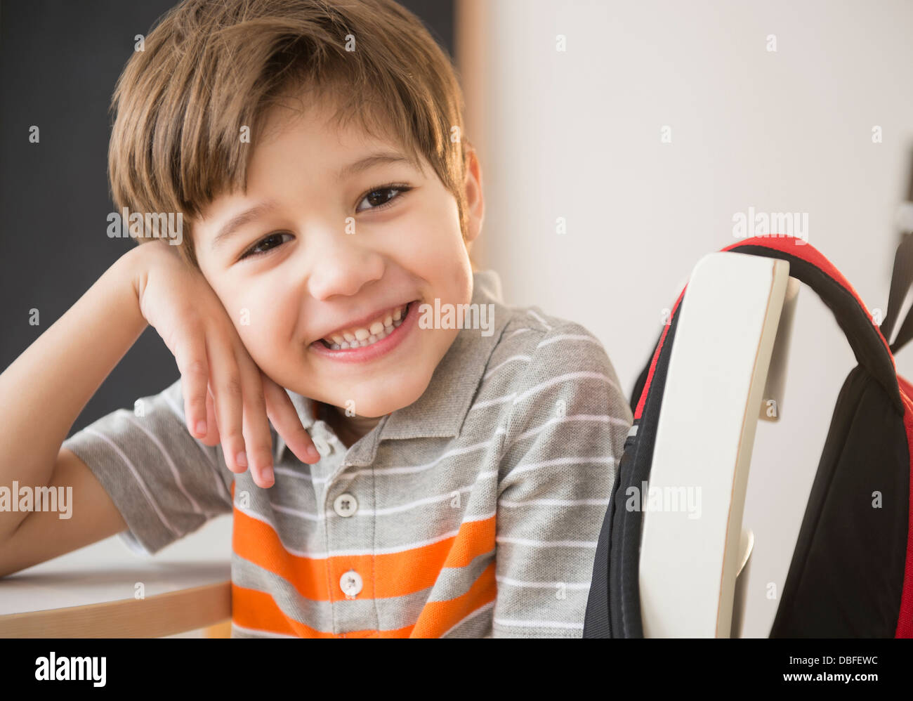 Hispanic boy smiling at desk Stock Photo - Alamy